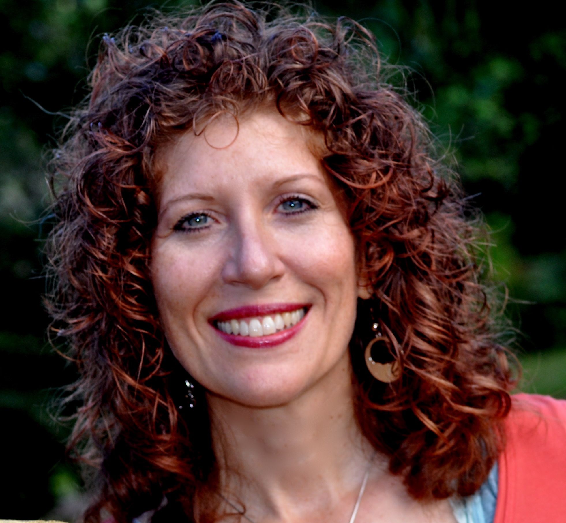 Bio - Lisa Yvonne Ferraro